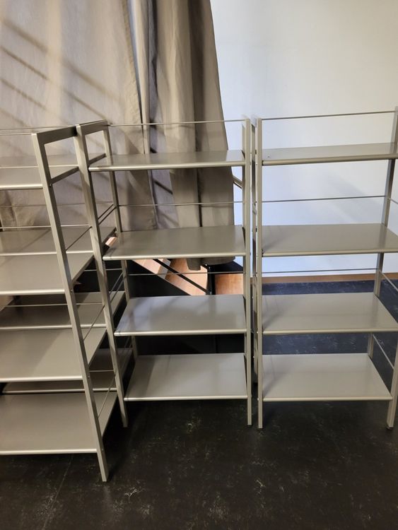 4 metallfarbene Regale, gut belastbar in Brugg abzuholen (Gebraucht) in ...