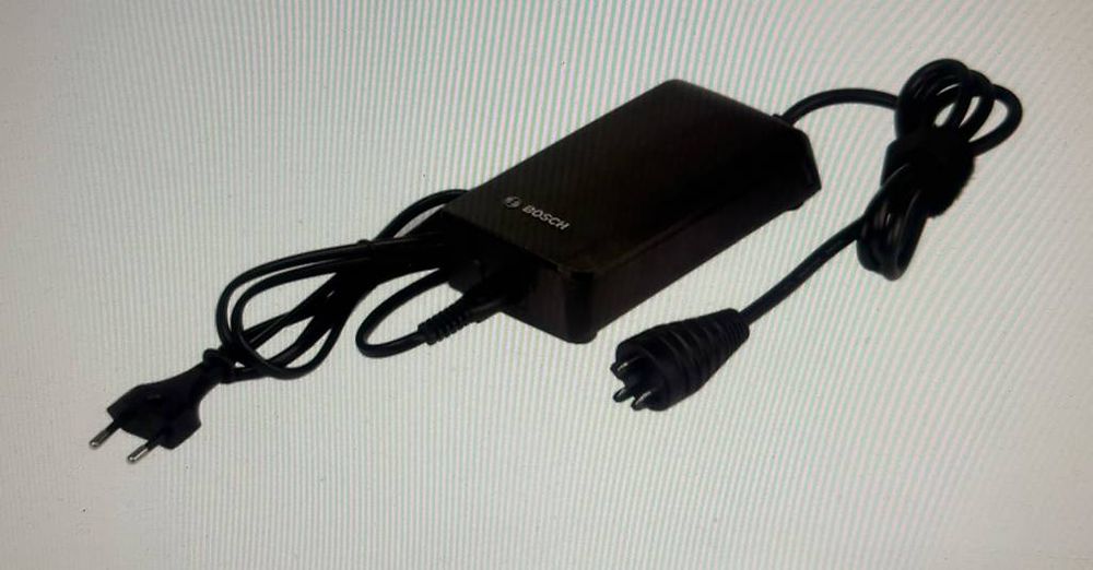 Bosch Ladegerät Compact 2 Ampere BSC230 (Neu und originalverpackt) in ...