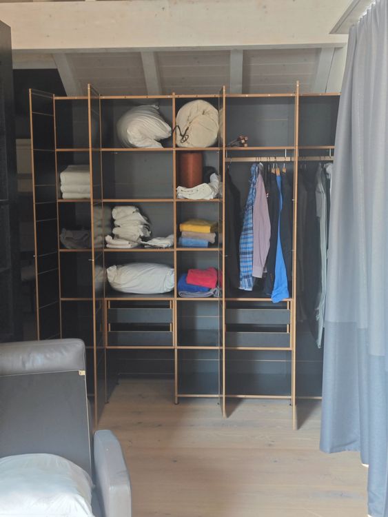 Kleiderschrank K1 von Nils Holger Moorman | Kaufen auf Ricardo