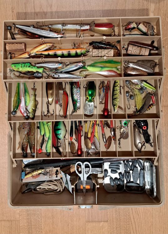 Fischerbox mit vielen Ködern + Zubehör | Kaufen auf Ricardo