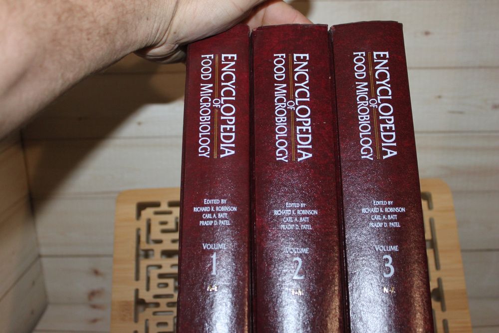 Encyclopedia of Food Microbiology Bd. 1-3 (Gebraucht) in Kaden für CHF ...