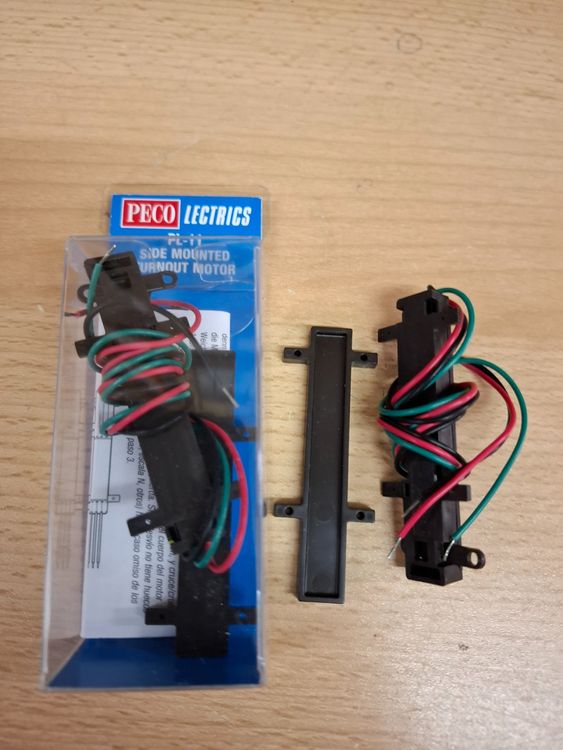 2x Peco PL-11 Weichenmotor neu & OVP (Neu und originalverpackt) in ...