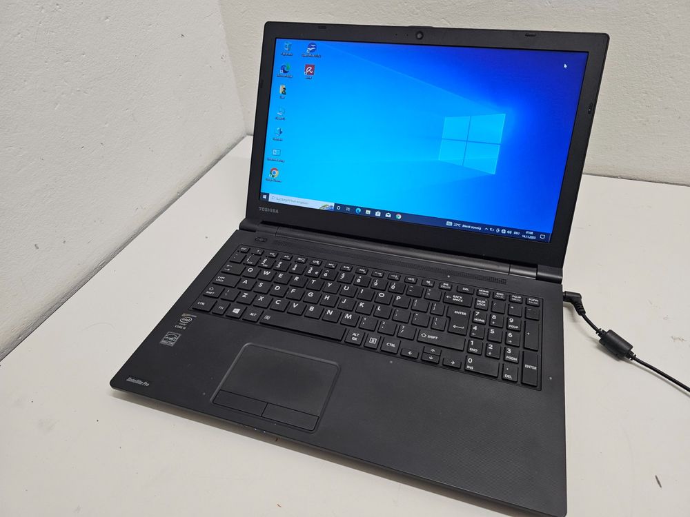 TOSHIBA Satellite Pro R50-B-112/i5 CPU/128 SSD/4GB RAM/Win10 (Gebraucht ...