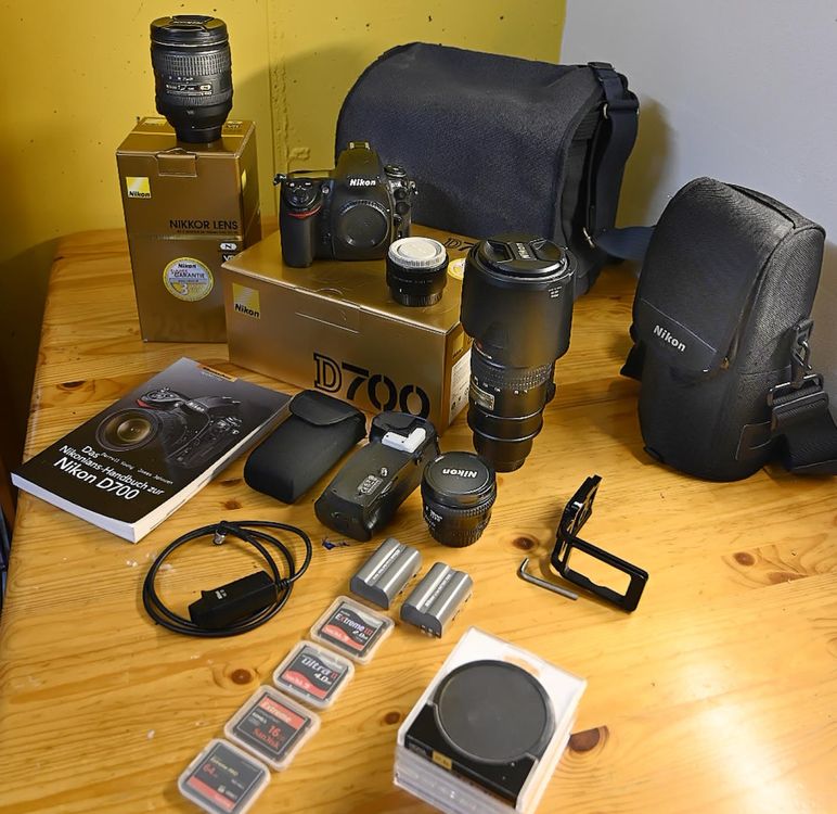 Nikon D700 Komplettkit mit Objektiven und Zubehör! | Kaufen auf Ricardo