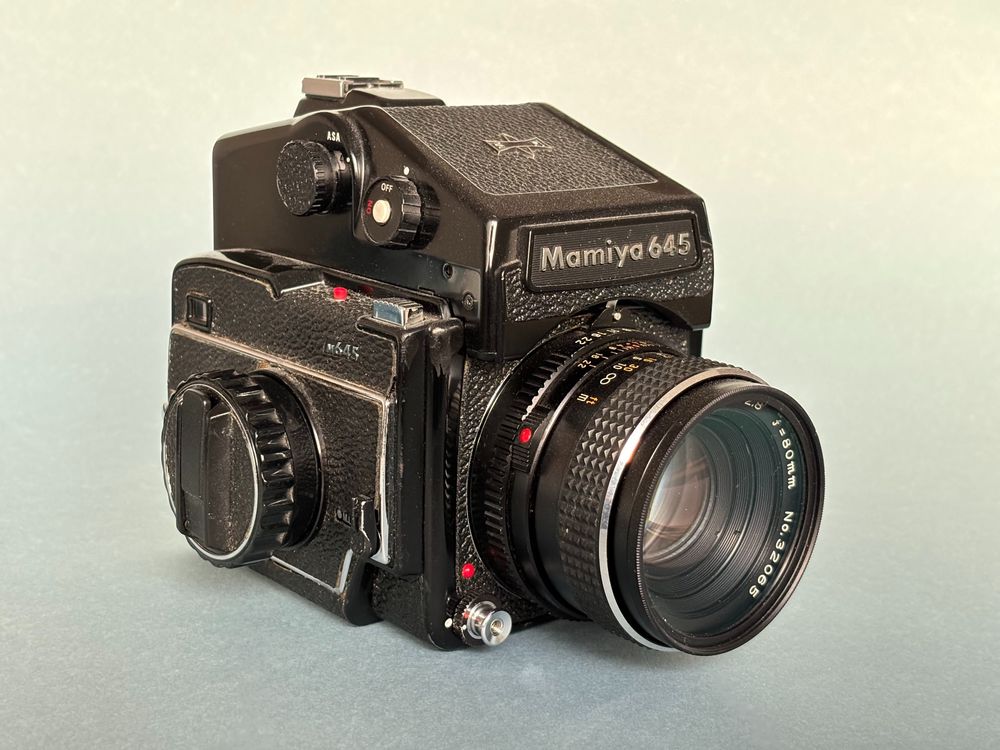 Mamiya 645 Kamera mit Mamiya-Sekor 80mm Objektiv | Kaufen auf Ricardo