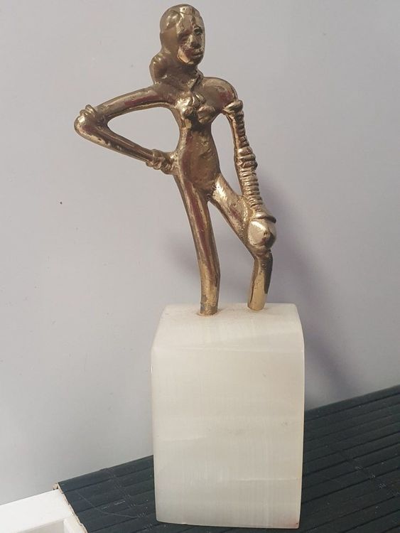 Bronze Figur Dancing Girl of Mohenjo Daro auf Marmor Sockel (Gebraucht) in Auw für CHF 25 – mit ...