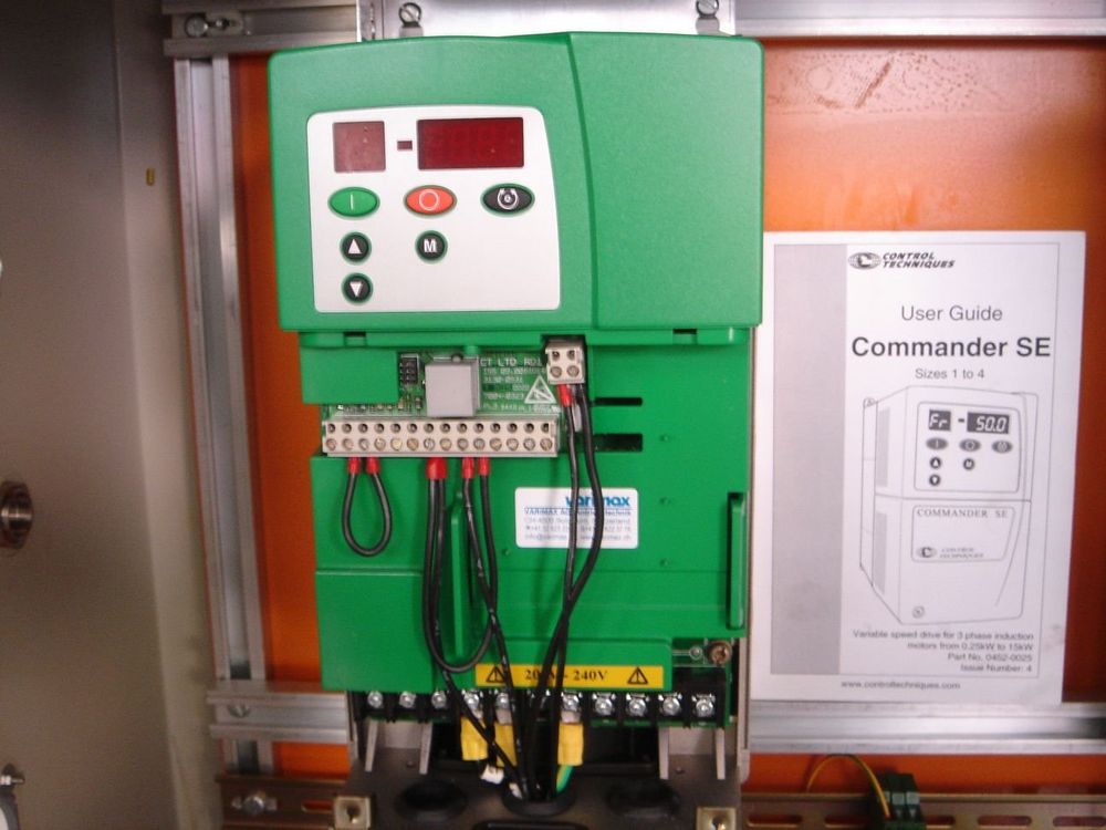 Frequenzumrichter Commander SE | Kaufen auf Ricardo