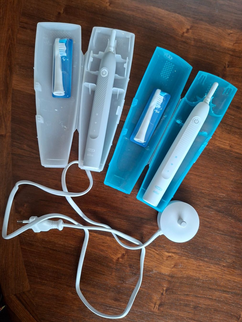 2 Oral-B Pulsonic Slim Clean 2000 Schallzahnbürsten (Gebraucht) in ...