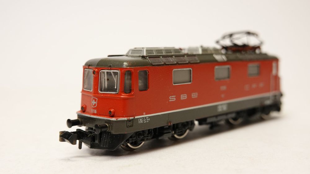 e10 Minitrix SBB Re 4/4 E-Lok rot 11116 | Bastelware | Kaufen auf Ricardo