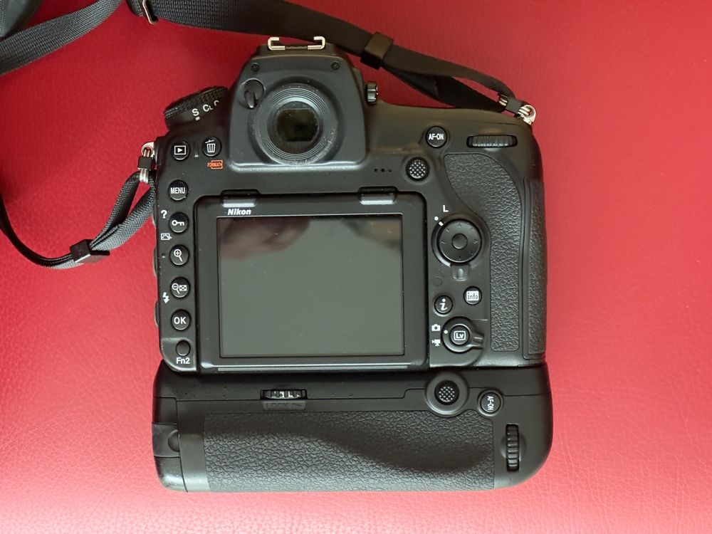 Nikon D850 Body inkl. MB-D18 Battery Pack | Kaufen auf Ricardo
