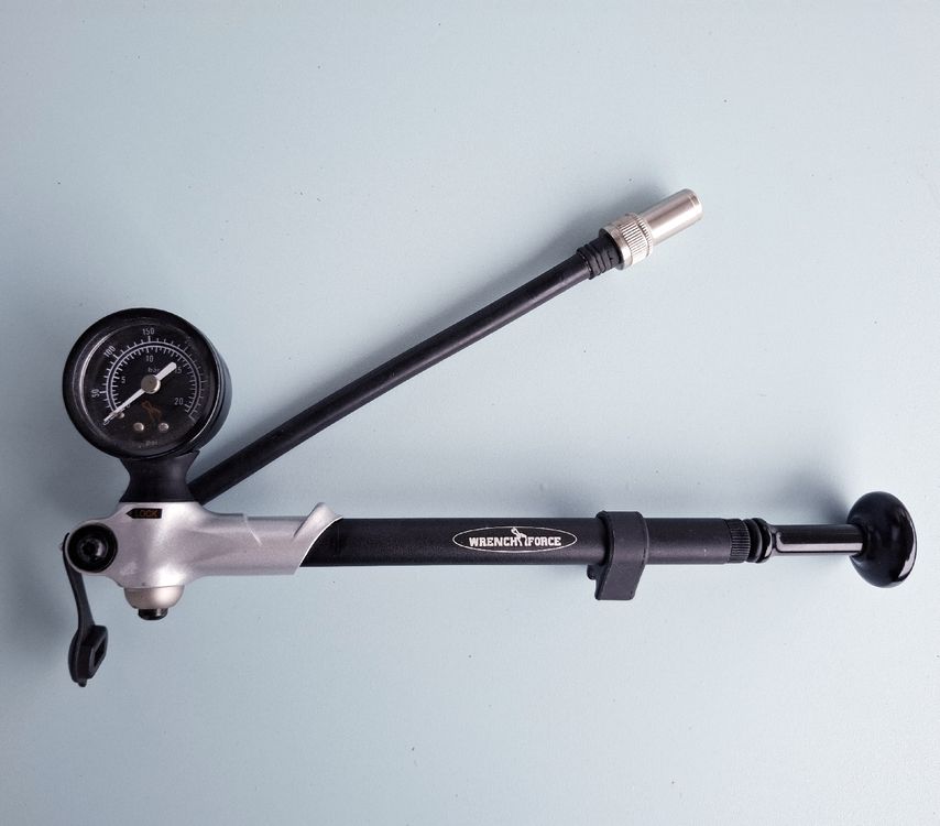 Wrench Force Professional Dämpferpumpe für MTB (Gebraucht) in ...