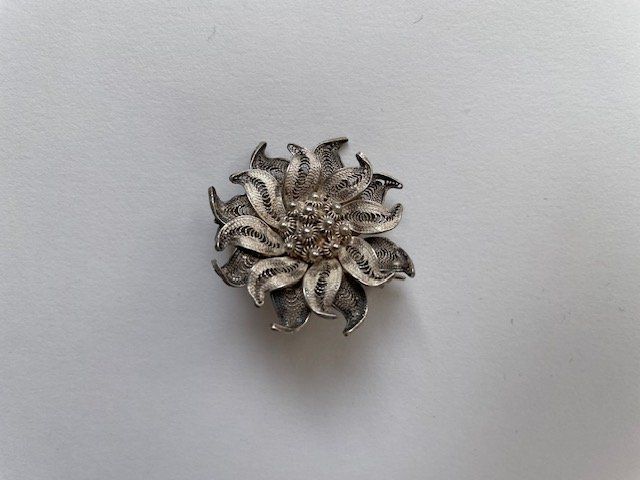 Silber Brosche Blume ev. Trachtenschmuck Berner Tracht (Gebraucht) in Magden für CHF 20 – mit ...