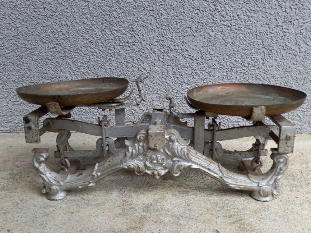 Balance ancienne en métal portée jusqu'à 2 kg | Acheter sur Ricardo