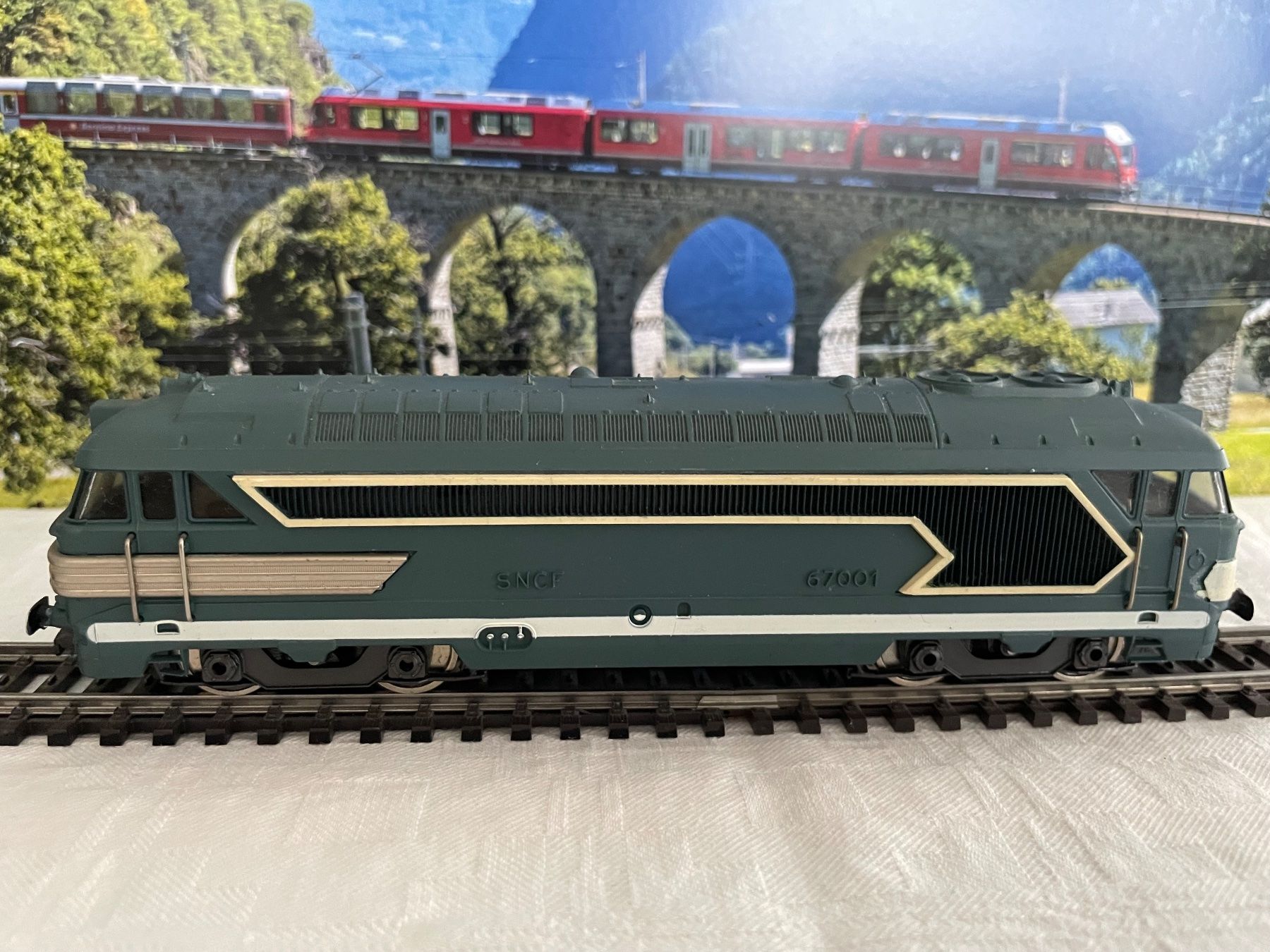 Jouef 8411 Locomotive Diesel BB 67001 SNCF Corail HO 1 (Gebraucht) in ...