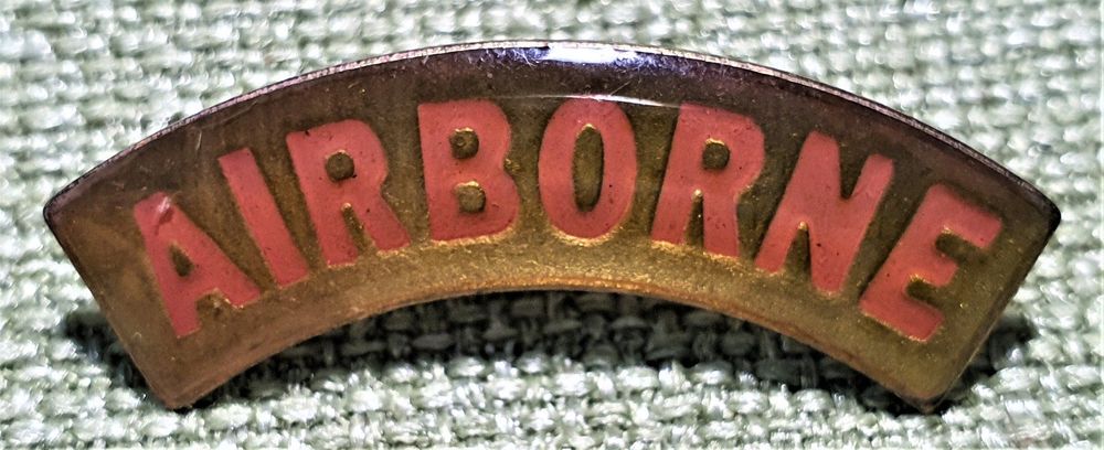 M832 - Pin AIRBORNE (Gebraucht) in Reinach BL für CHF 2 – mit Lieferung ...