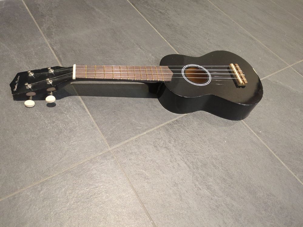 Harley Benton Ukulele schwarz, Modell HBUK-12 (Gebraucht) in ...