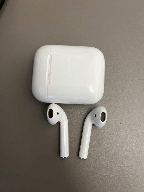 Airpods 1st generation (Defekt) in COMMUGNY für CHF 11 – mit Lieferung ...