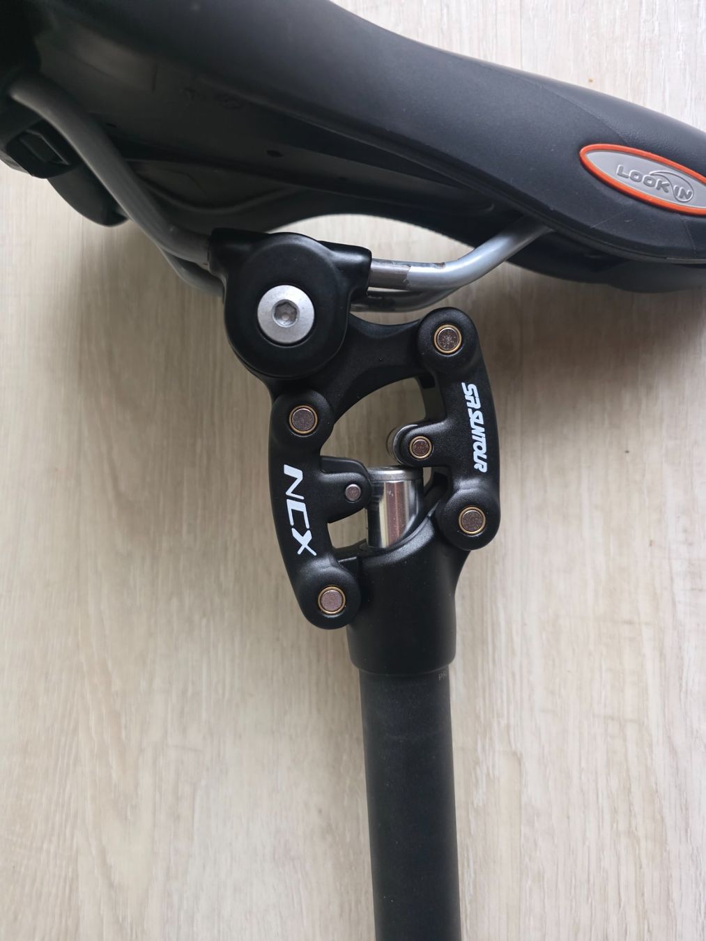 Sattelstütze SR Suntour NCX inkl Sattel (Gebraucht) in Buchs SG für CHF ...