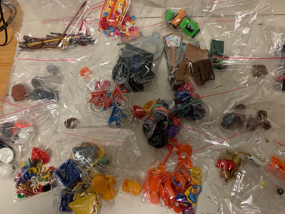 Riese verschiedene Playmobil viele viele Sachen!!!!!! (Gebraucht) in Gorduno für CHF 10 – mit ...