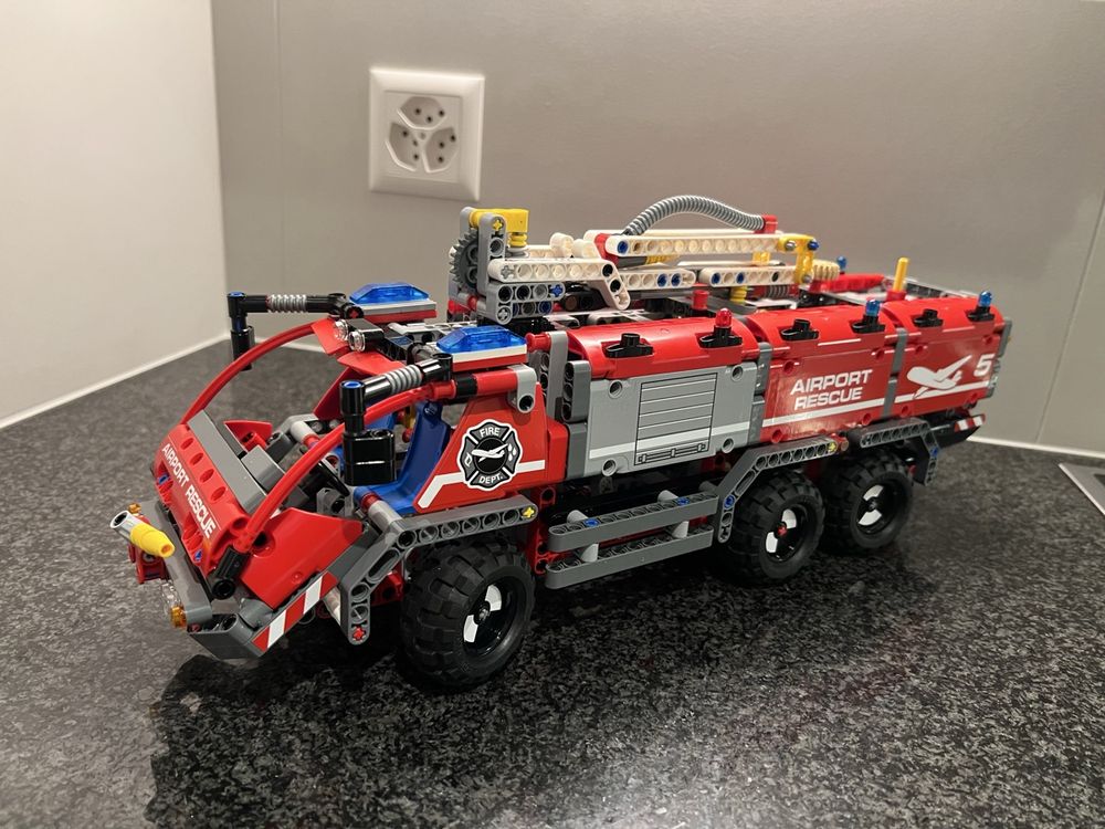 Lego Technic 42068 Airport Rescue Truck (Gebraucht) in airolo für CHF ...