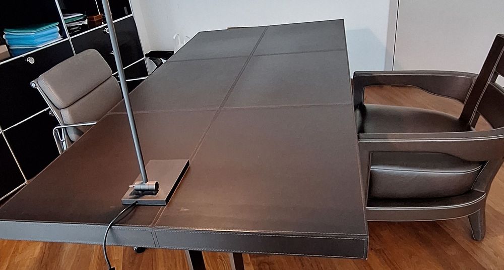 edler Schreibtisch aus Leder (Gebraucht) in Ottikon b.Kemptth. für CHF 490 – nur Abholung auf ...