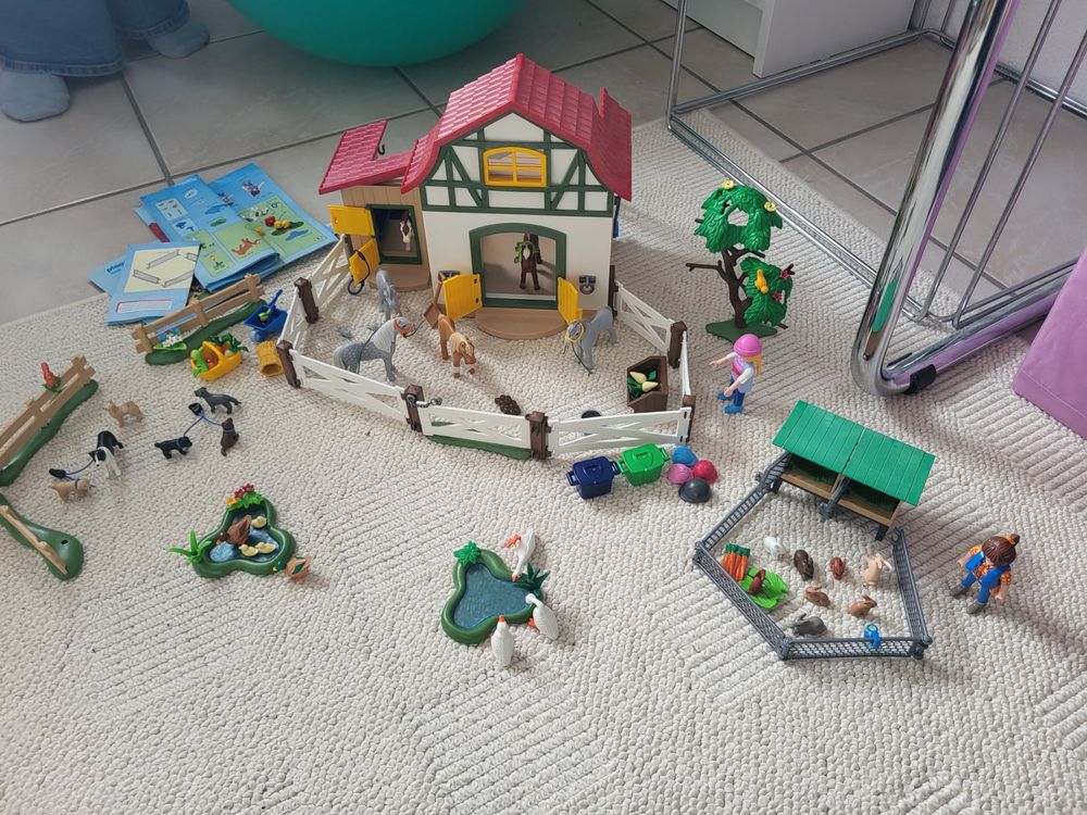 Plymobil Kleintierstall mit vielen Tieren etc. (Gebraucht) in Thalwil ...