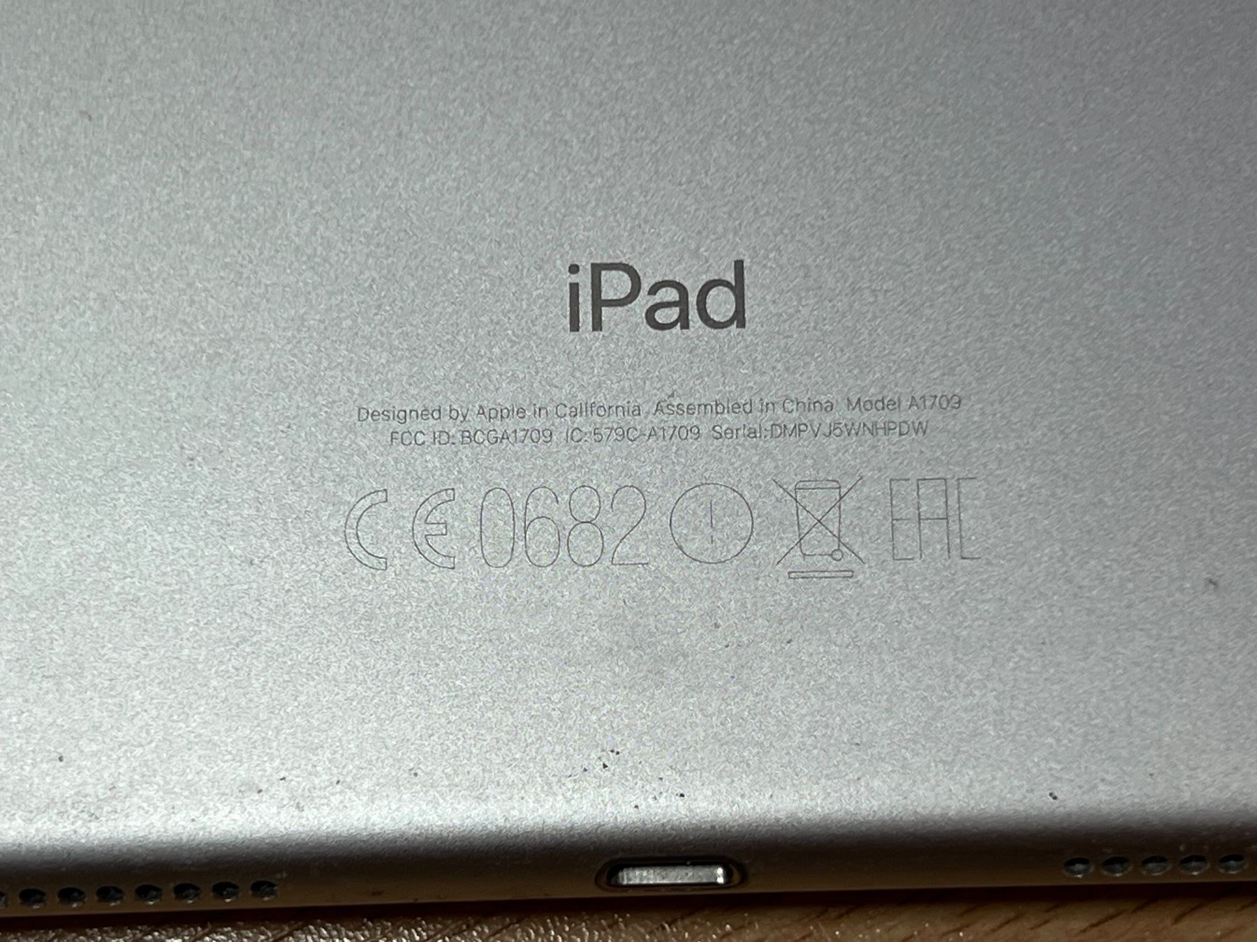 Apple iPad Pro (10.5“) 256GB Wi-Fi + Celluar (Gebraucht) in Uetendorf ...