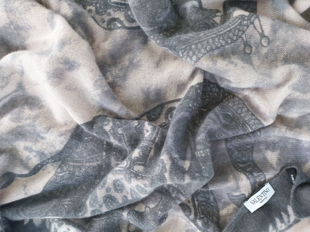 Riesiger Schal VALENTINO,96x240 cm,240 Fr. (Gebraucht) in Bülach für ...