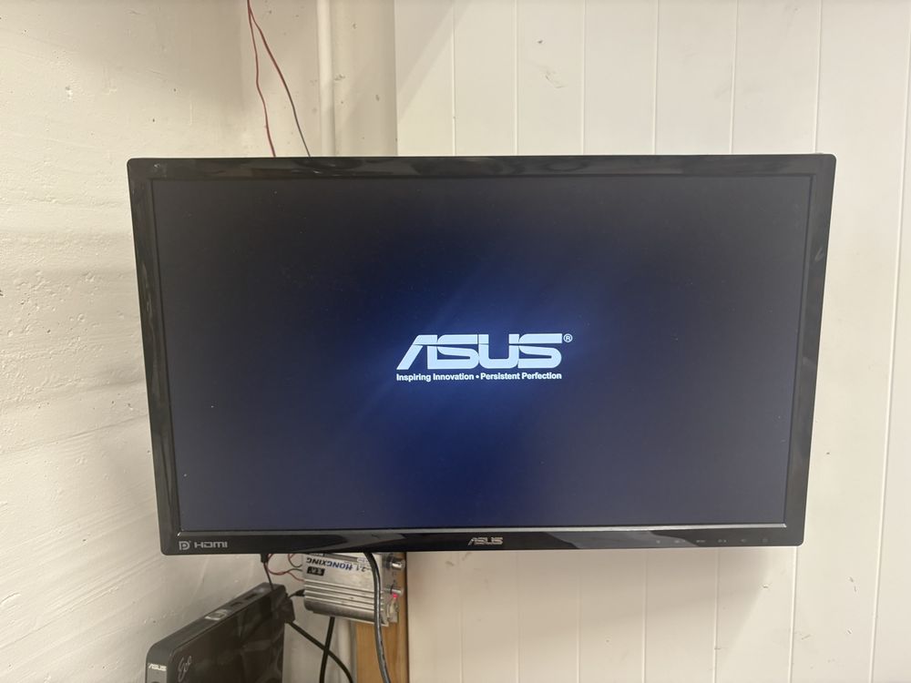 ASUS VG248QE 24" Monitor with wall mount (Gebraucht) in Nyon für CHF 25 ...