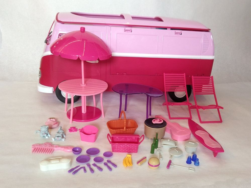 Grosses Barbie-Set mit Bus und Puppen (Gebraucht) in Romanshorn für CHF ...