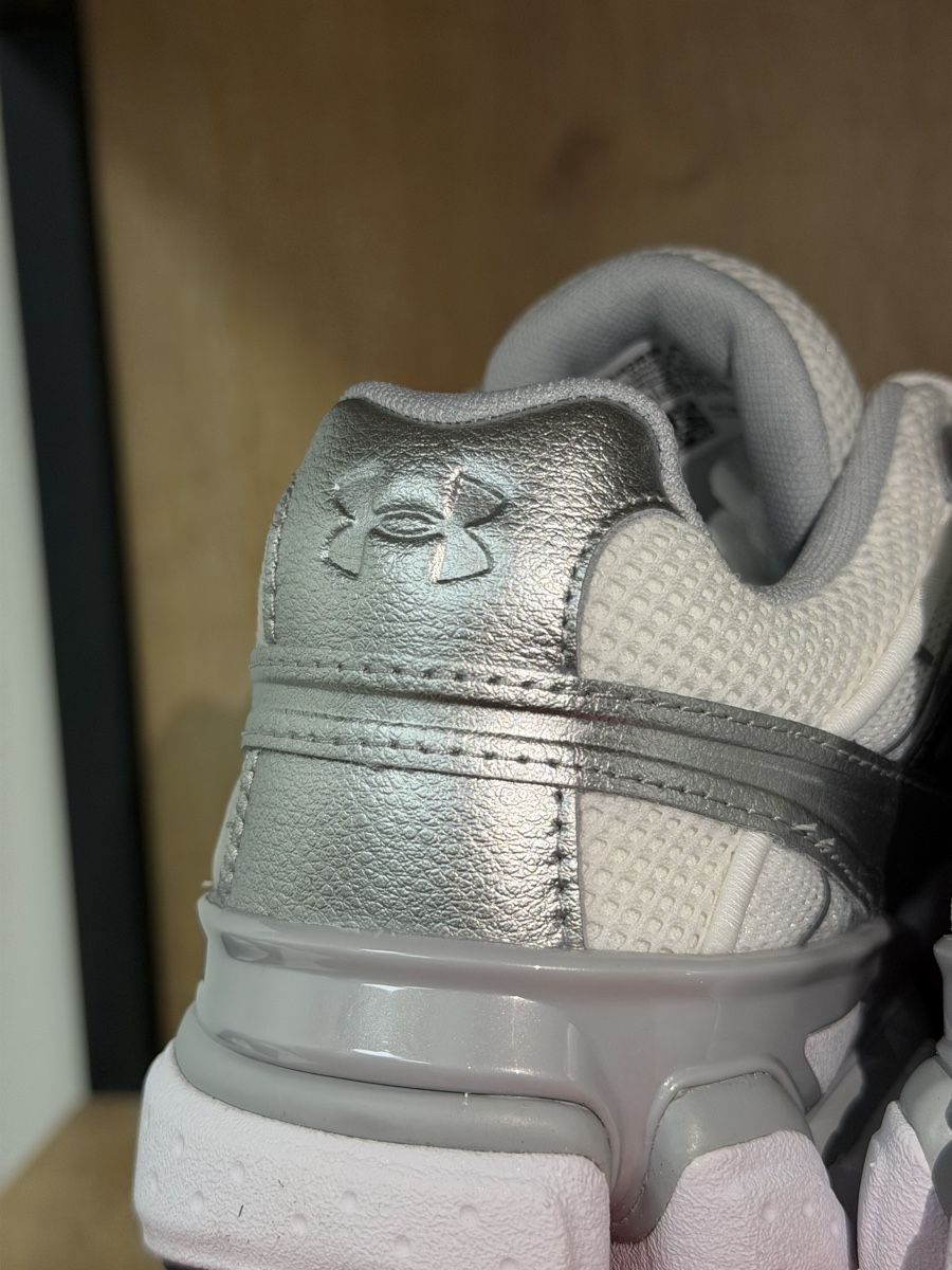 Under Armour UA Sola White Metallic Silver taille 40,5 (Neu und ...