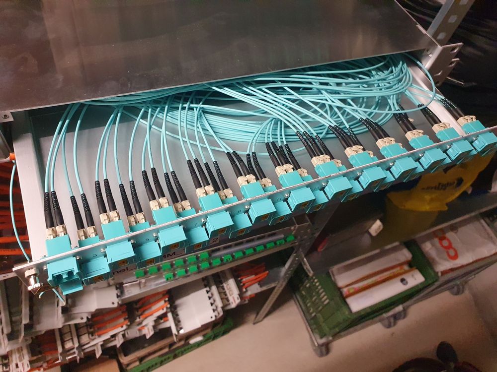 LWL Patch-Panel 19" 19Zoll 2x24 Port bestück Patchpanel (Gebraucht) in ...