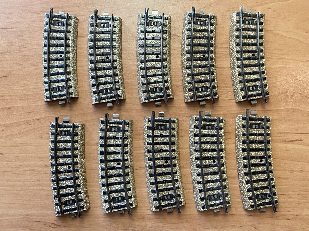 10 x Märklin 5101 1/2 gebogenes Gleisstück (Gebraucht) in Adelboden für ...