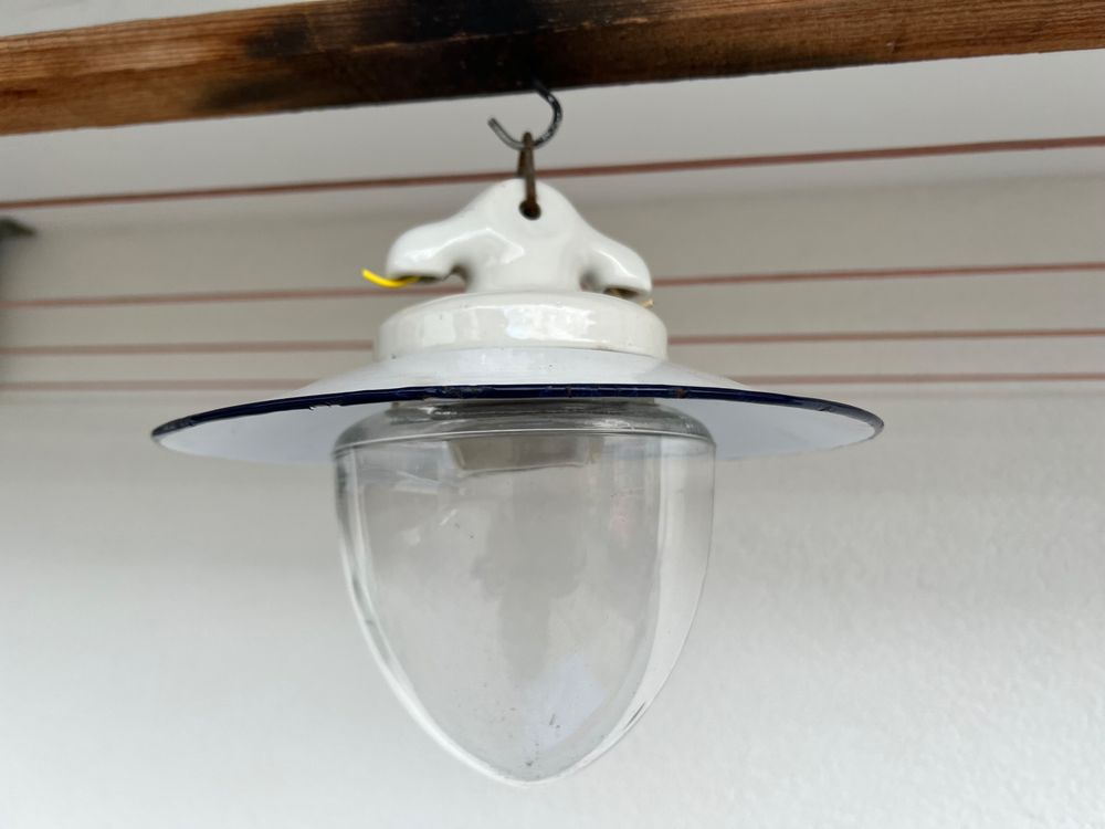 Stalllampe/ Deckenlampe mit Glas und Emailschirm (Gebraucht) in Vilters ...