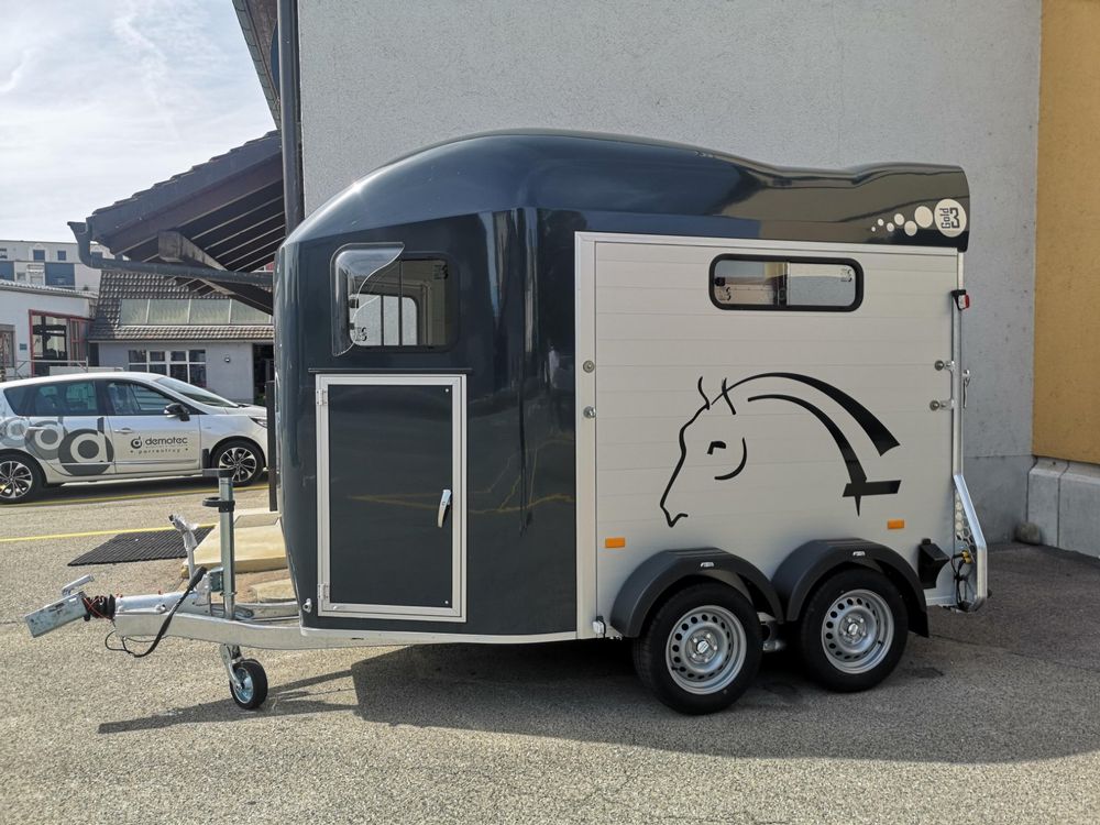 2er Pferdeanhänger Alu / Polyester antrazit mit Sattelkammer | Kaufen auf Ricardo