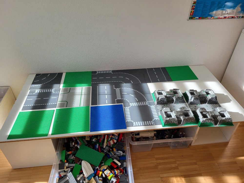 LEGO Tisch inkl diverser Platten (Gebraucht) in Thun für CHF 100 – nur ...