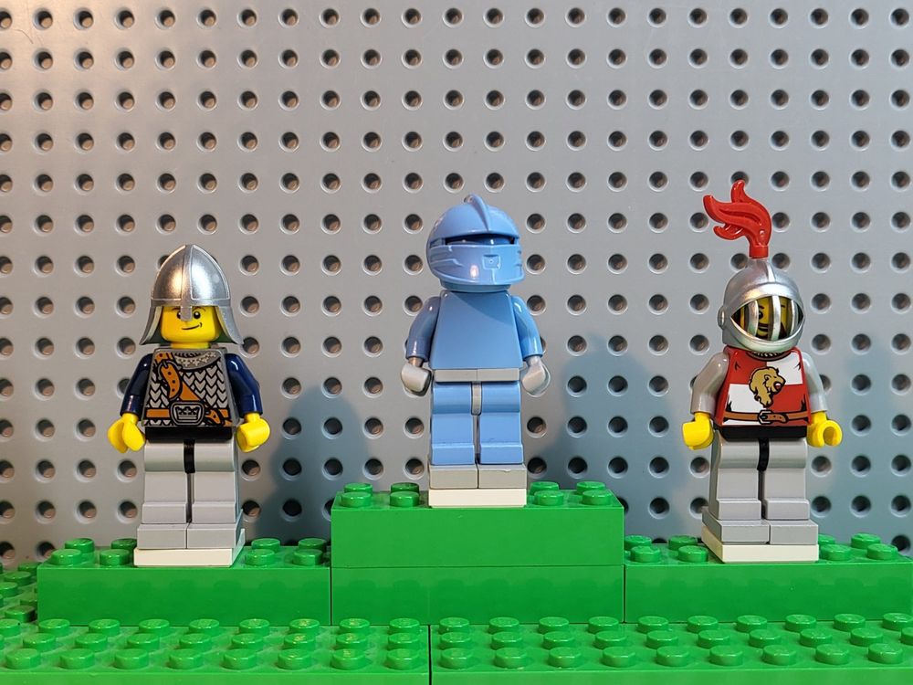 3 Lego-Minifiguren aus der Serie Castle Kingdoms, Ritter (Gebraucht) in ...