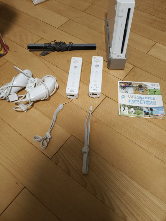 Nintendo Wii Konsole mit viel Zubehör und Wii Sports (Gebraucht) in ...