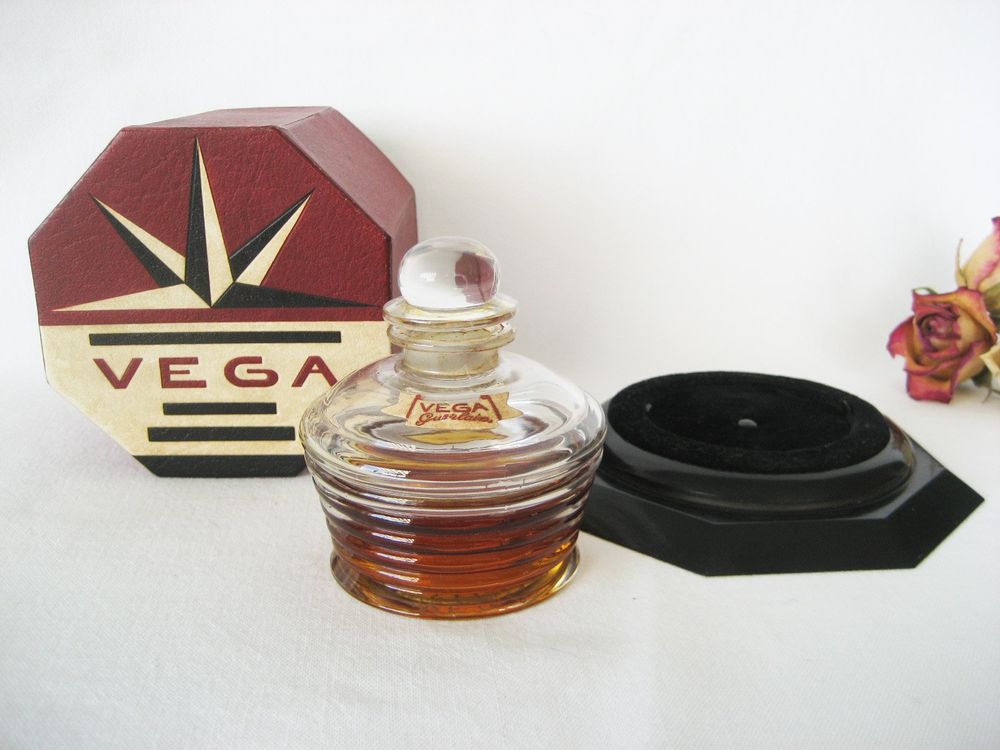 Parfum Guerlain VEGA, Art Deco Flacon mit Box, Baccarat 1936 (Gebraucht) in Rieden SG für CHF ...