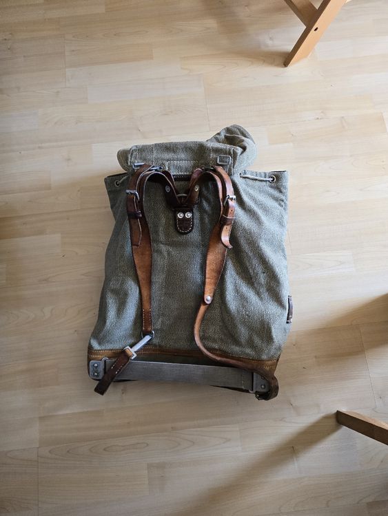 Verkaufe alter Militär Rucksack mit Brotsack (Gebraucht) in Bilten für ...