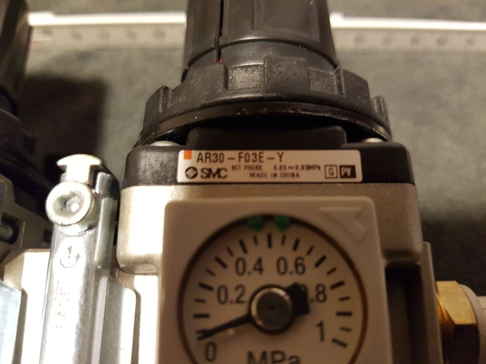 Druckluft Wartungseinheit Abschliessbar SMC Manometer (Gebraucht) in ...