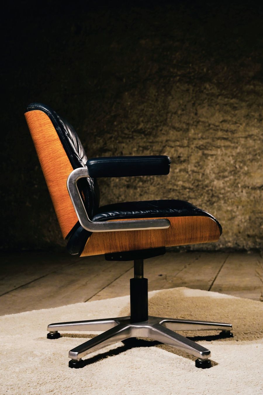 Der Eames Lounge Chair unter den Sesseln -Giroflex-K.Dittert (Gebraucht ...