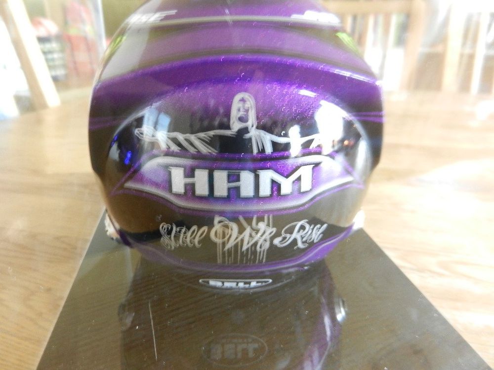Original Lewis Hamilton Helm Bell mit Vitrine im Maßstab 1-2 (Neu ...