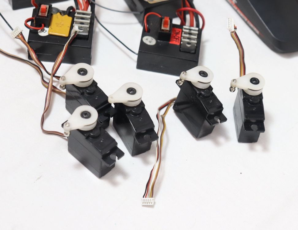 WLToys Fernsteuerung mit 5x 2-in-1 Empfänger/Regler & Servos (Gebraucht ...