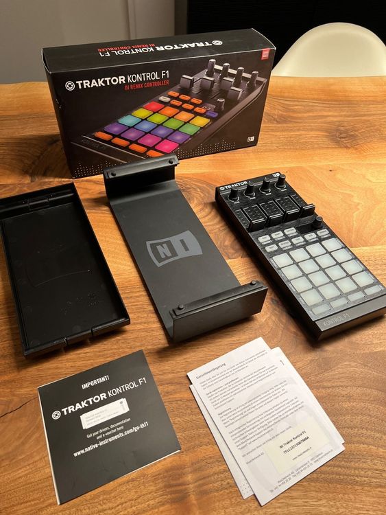 DJ Remix Controller (Traktor Kontrol F1) inkl. Standfuss (Neu (gemäss ...