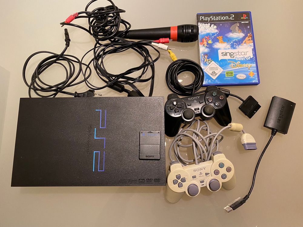 Sony PS2 mit zwei Controllern, Memory Card und Singstar (Gebraucht) in ...