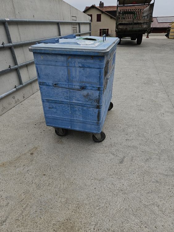 container poubelle (D'occasion) à Berolle pour CHF 50 – retrait ...
