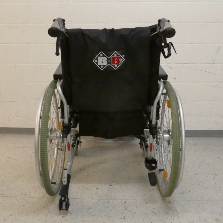 Rollstuhl B&B, SB 46 cm, Zusatzbremsen, nur CHF 219 (Gebraucht) in Lengnau für CHF 219 – mit ...