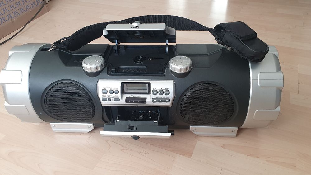 JVC 50Watt Boombox Ghettoblaster (Gebraucht) in Zürich für CHF 45 – nur ...