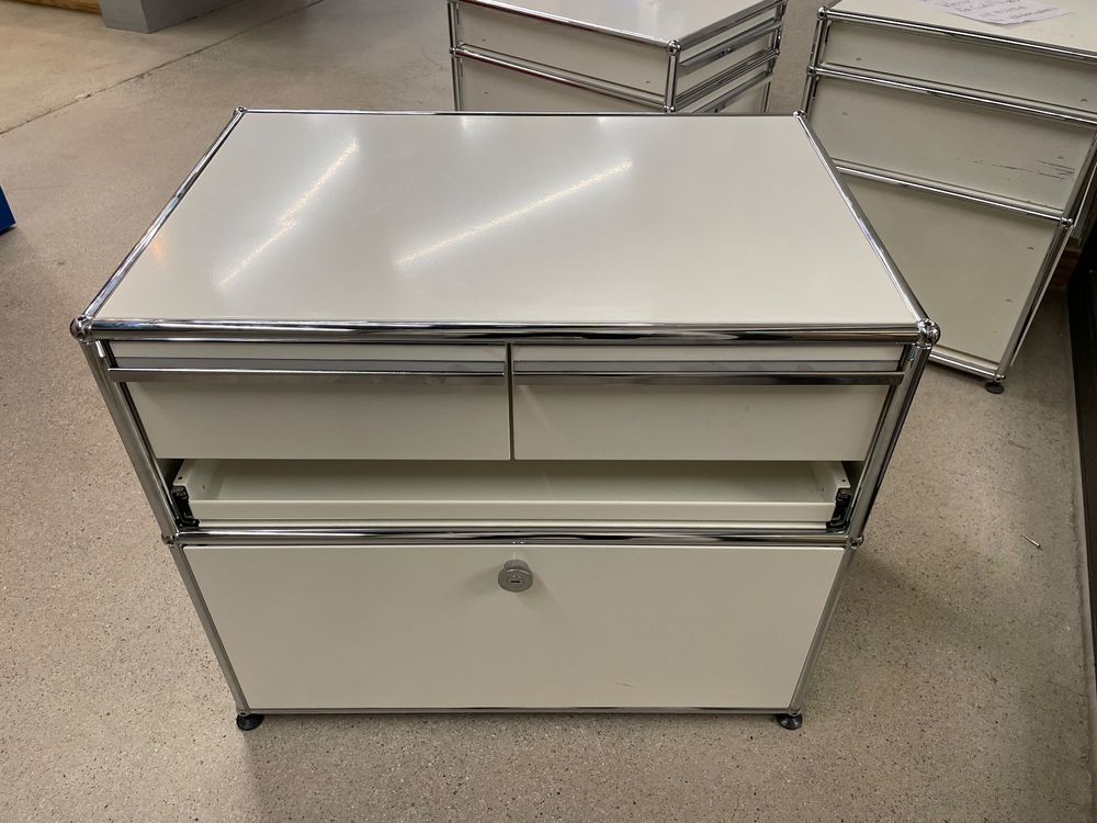 Korpus USM Möbel weiss (Gebraucht) in Zürich für CHF 500 – nur Abholung ...